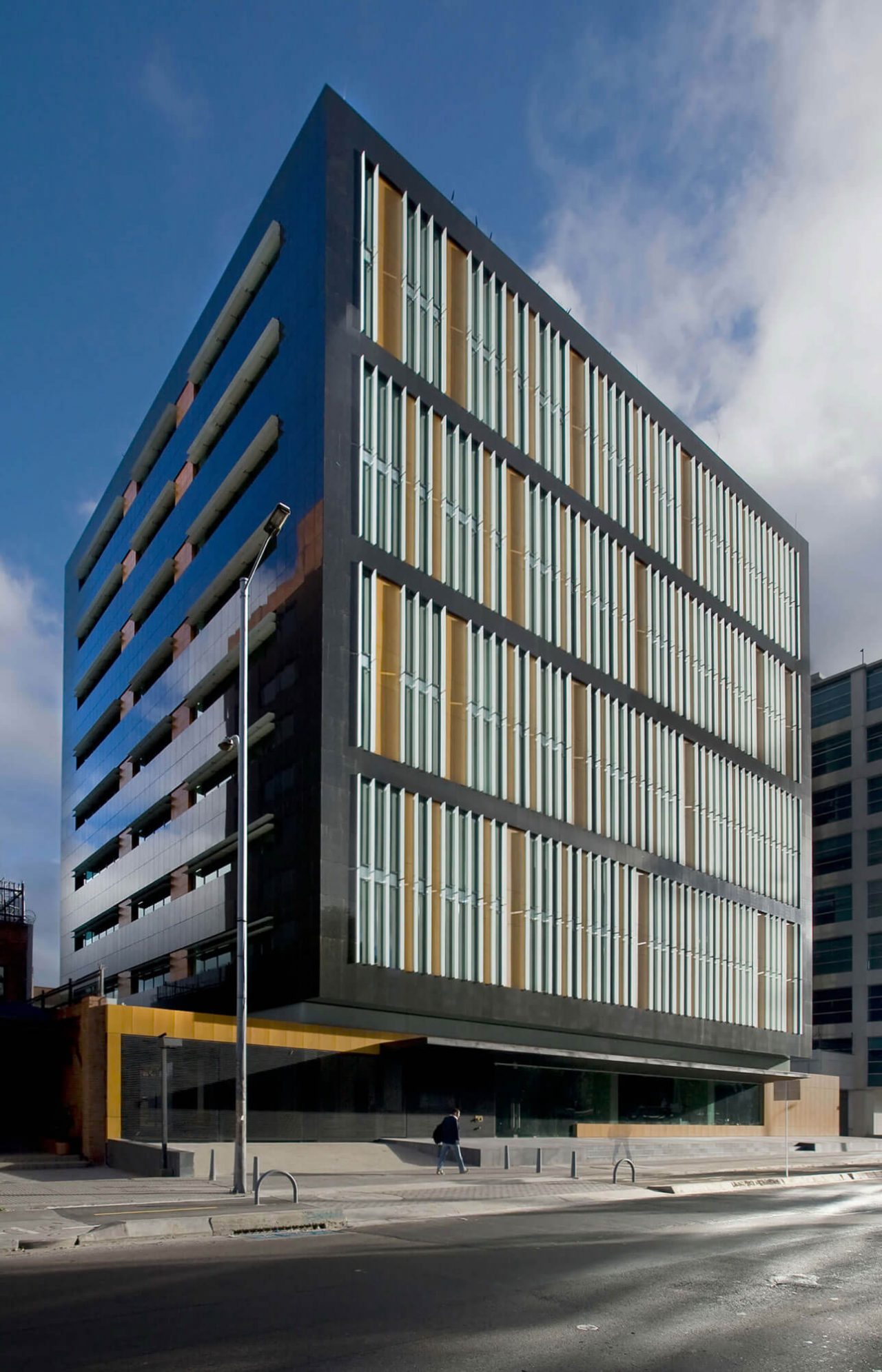 Ecotower 100 | H MAS H